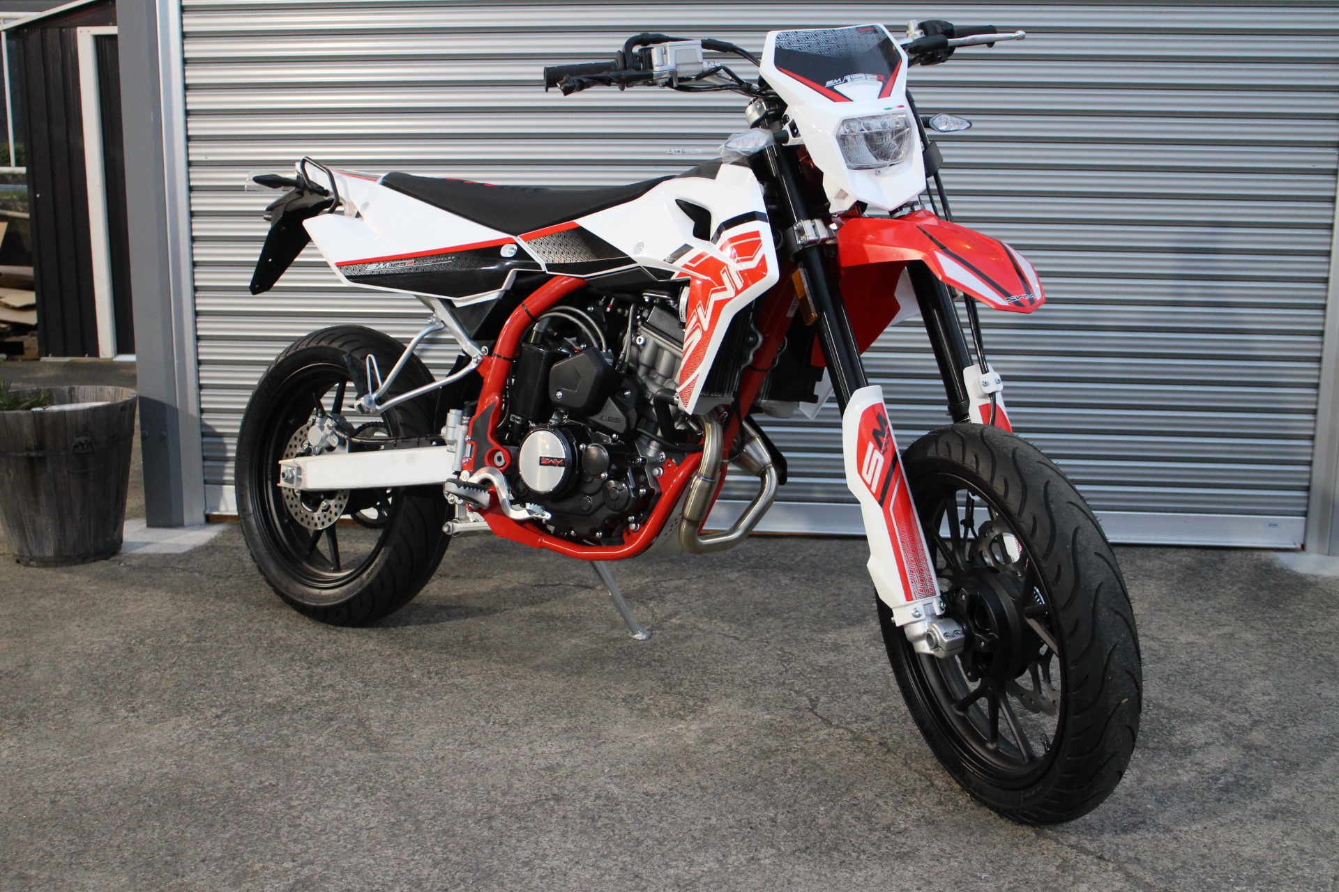 swm SM125R 入荷しました。 | Stars Trading Ltd. | 株式会社スターズトレーディング