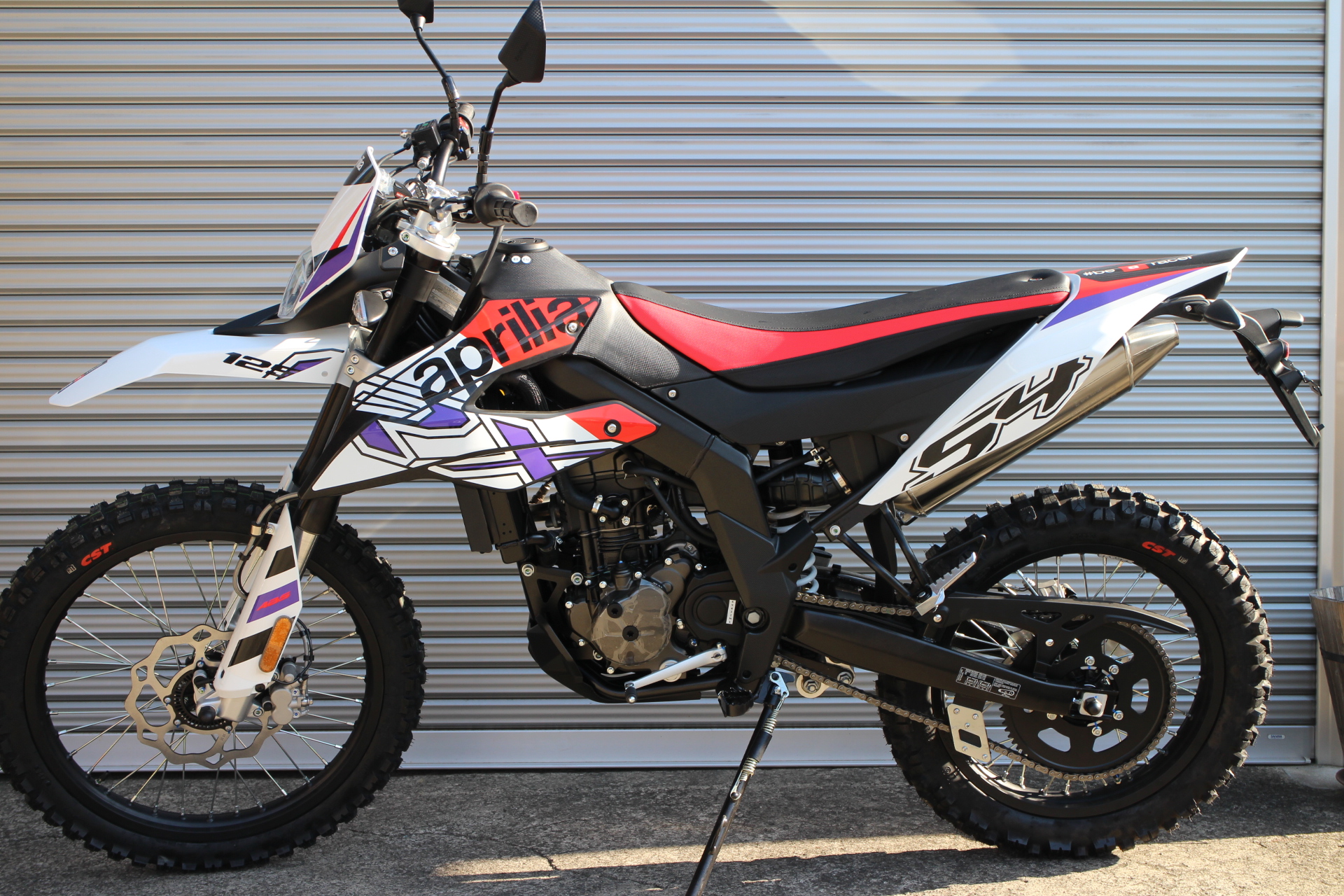 aprilia RX125 WHITE WONDER 入荷しました。 | Stars Trading Ltd. | 株式会社スターズトレーディング